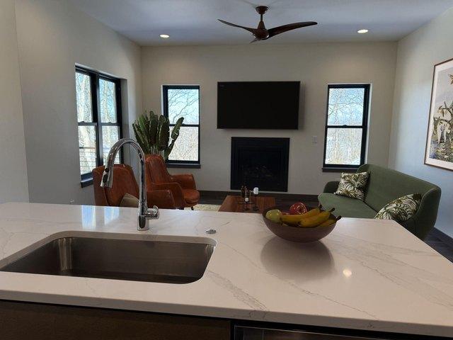 214 Whitetail Ln Unit 6, Deerfield, WI 53531