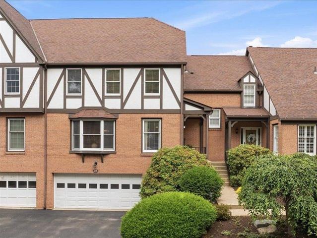 214 Thornberry Cir, Pittsburgh, PA 15234