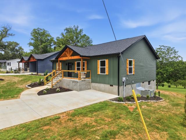 214 Twin Oaks Rd