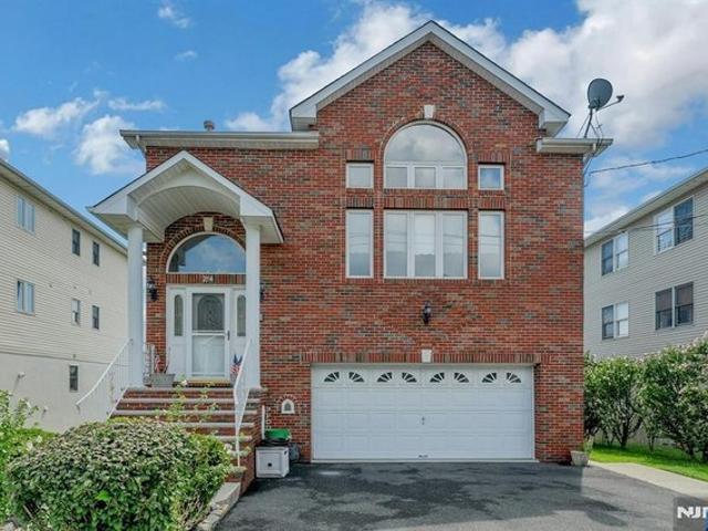 214 Van Buren St, Lyndhurst, NJ 07071