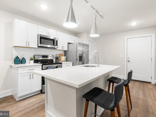 214 Vine St, Unit 202, Philadelphia, PA 19106 | Compass