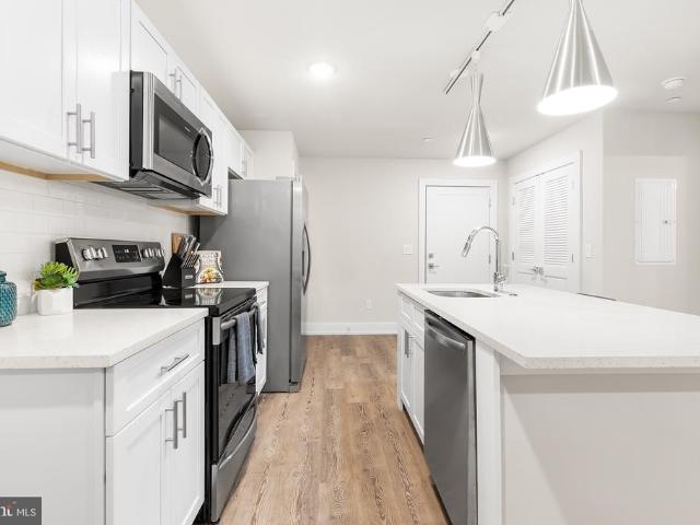 214 Vine Street # 204