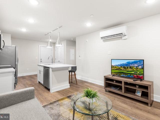 214 Vine Street # 404