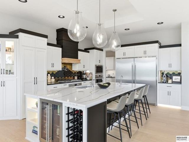 21545 B St, Elkhorn, NE 68022