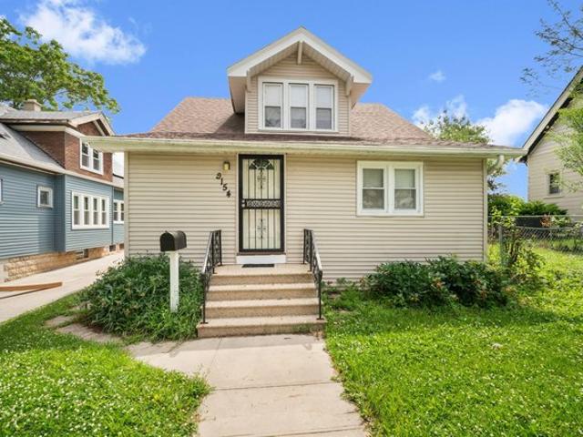 2154 S 86th St, West Allis, WI 53227