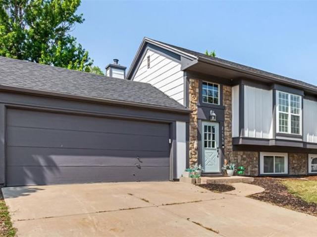 21550 E Alamo Pl, Centennial, CO 80015