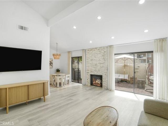 21551 Burbank Blvd Unit 120, Woodland Hills, CA 91367