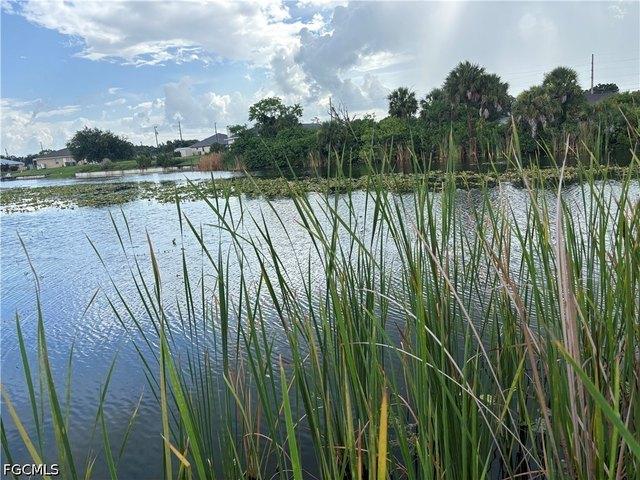 2155 NE 20th Ln, Cape Coral, FL 33909