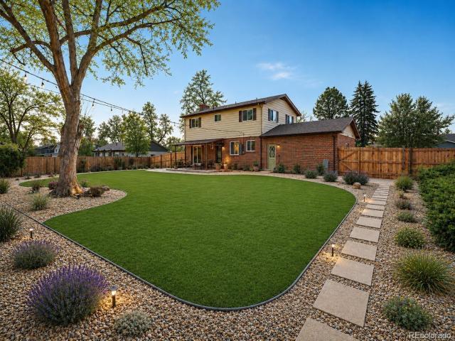 2155 E Noble Place
