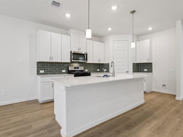2156 Blue Heron Dr, Kemah, TX 77565