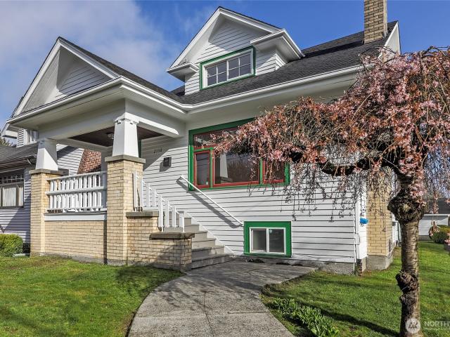 2158 N 50th St, Seattle, WA 98103 | Compass