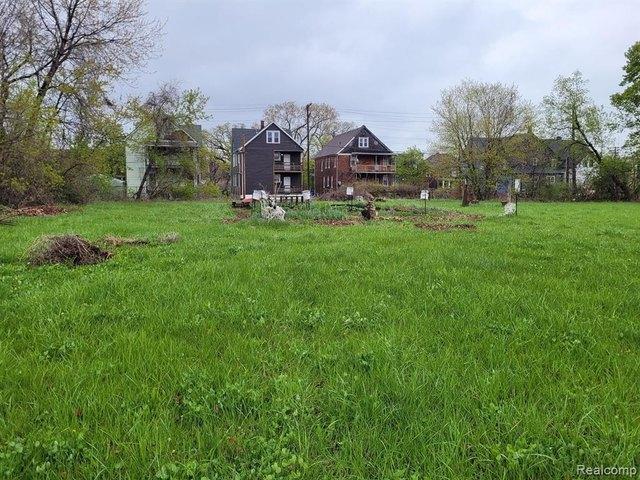 2158 Field St, Detroit, MI 48214