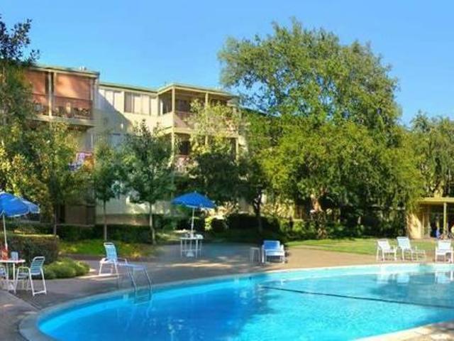 $2158 / 1br Spacious 1 Br with Huge Patio, Next to Gunn High School