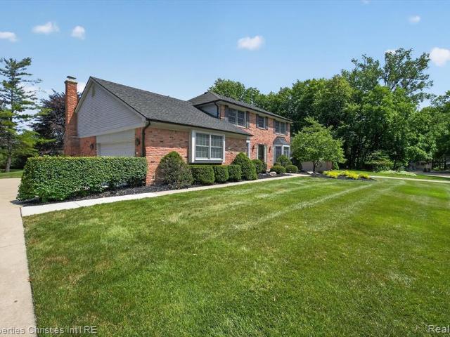 21500 Woodfarm Drive
