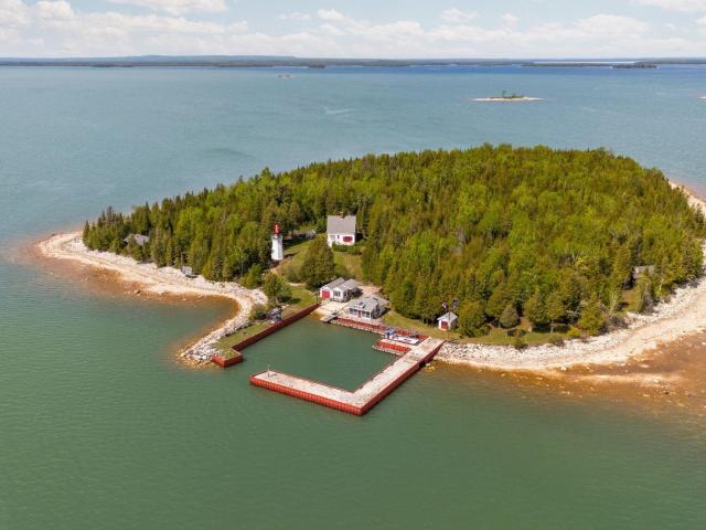 21500 S Pipe Island