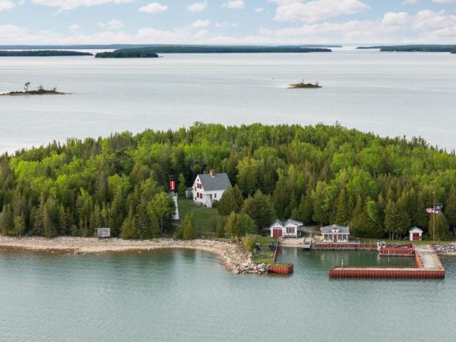 21500 S Pipe Island