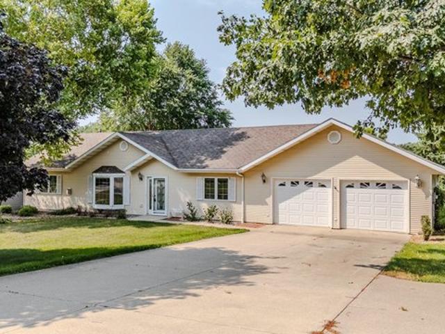 21508 th St, Spirit Lake, IA 51360