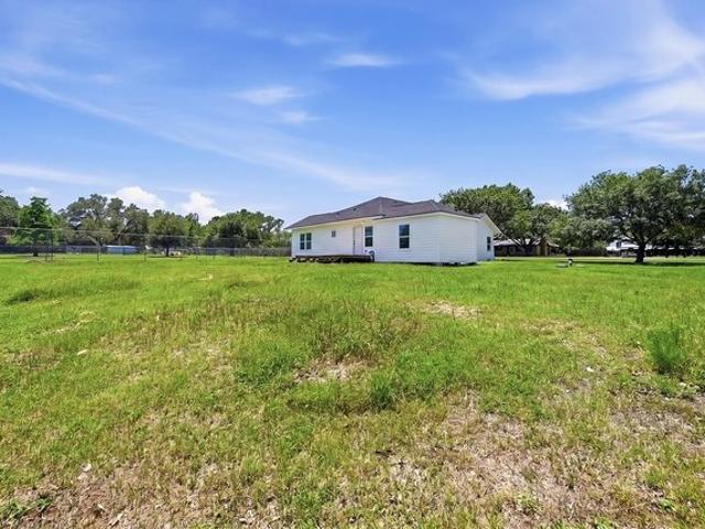 2150 Oak Ridge Rd, La Grange, TX 78945