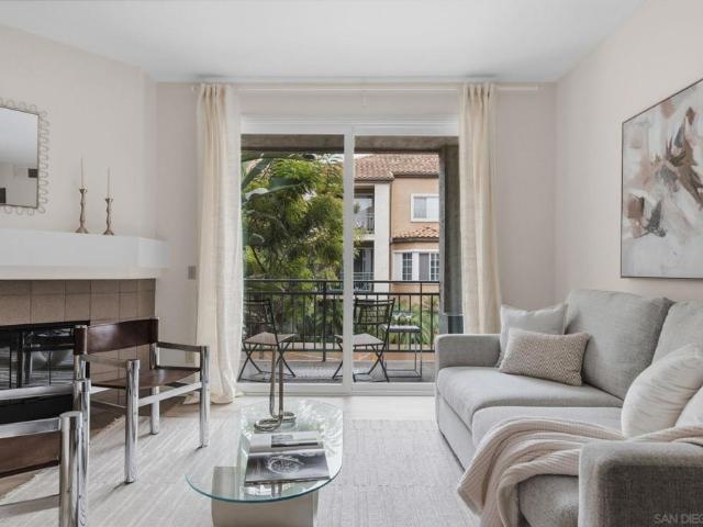 2150 Camino De La Reina 216