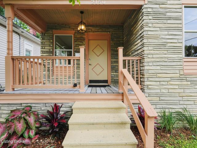 2150 W Lee St