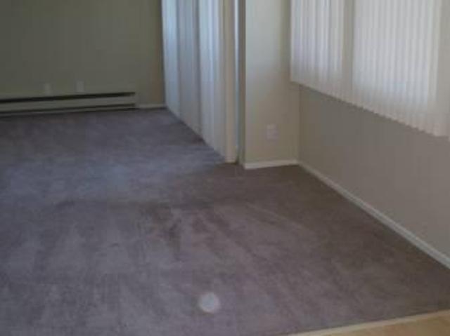 $2150 / 2br 1000ft² SPRING IN APRIL Bright 2 Bedroom End/ Swimming Pool/Elevator