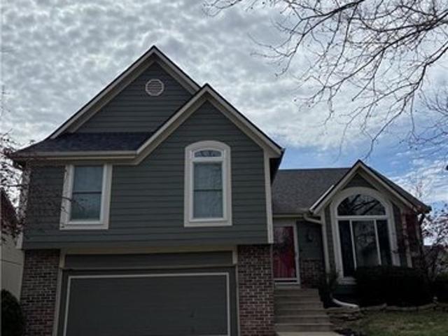 21513 W 52nd St, Shawnee, KS 66226