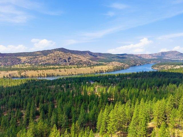 21517 W S Bank Rd, Nine Mile Falls, WA 99026