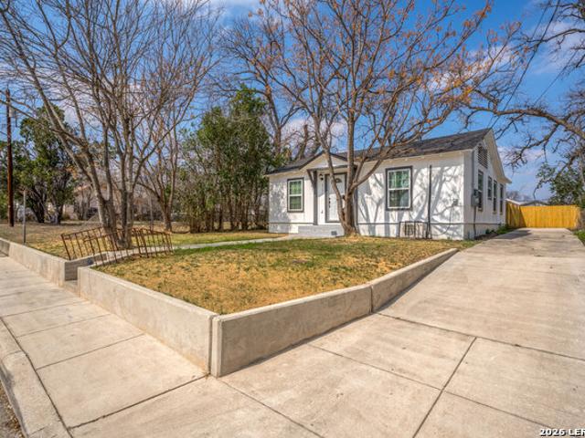 2151 E Crockett