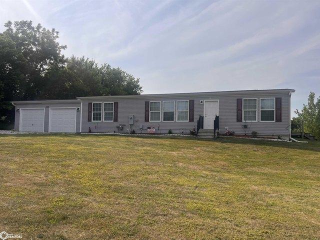 2151 Rosebrier Dr, Fairfield, IA 52556