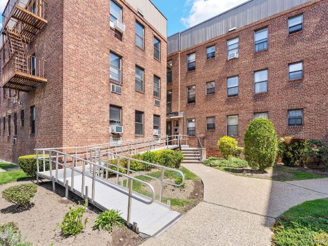 2151 th Avenue 2E
