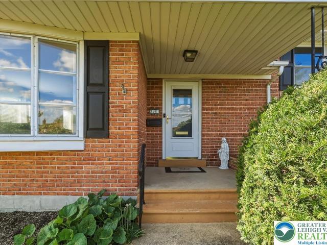 2151 W Fairview Street