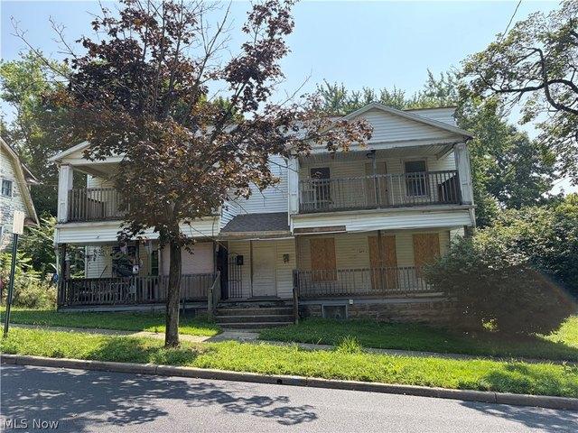 2151 8th St SW, Akron, OH 44314