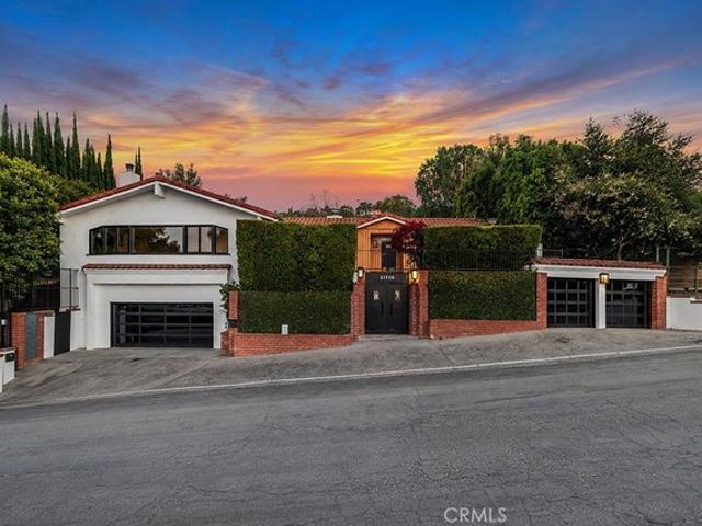 21520 Arcos Dr, Woodland Hills, CA 91364