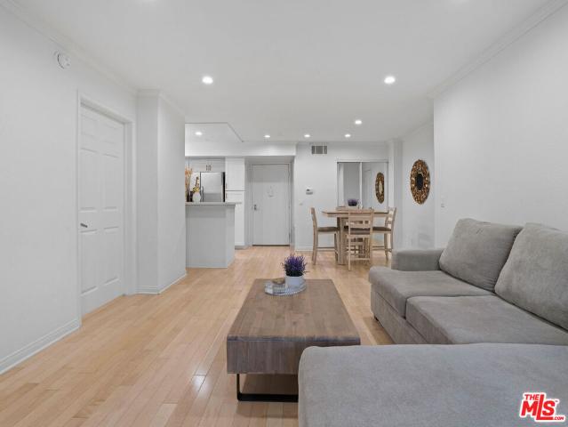 21520 Burbank Blvd, Unit 112, Woodland Hills, CA 91367 | MLS #26661