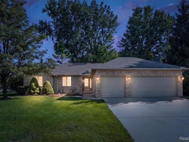 21527 Tangel Dr, Macomb Township, MI 48044
