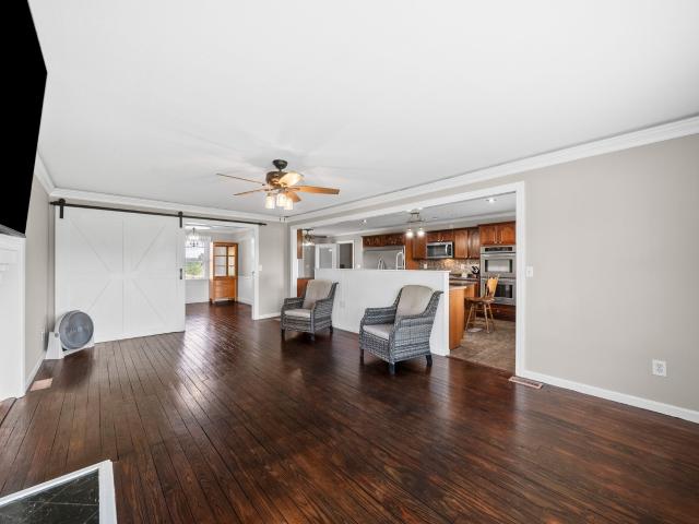 2152 Main St