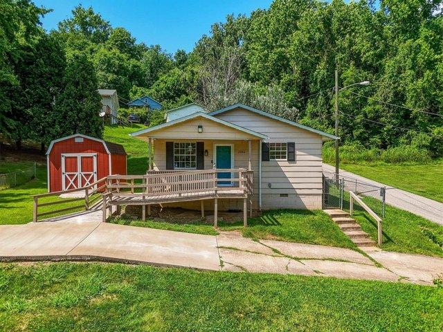 2152 Johnstown Rd, Huntington, WV 25701