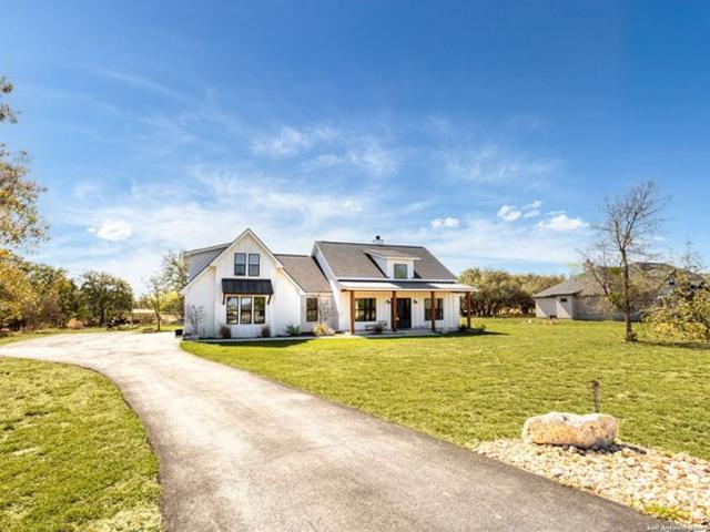 2152 Palomino Spgs, Bandera, TX 78003