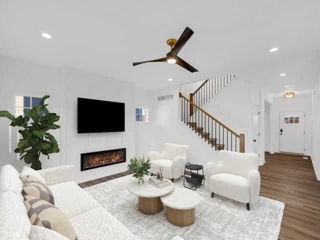 2152 Redwood Lane