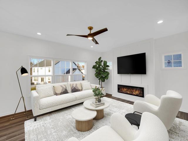 2152 Redwood Lane