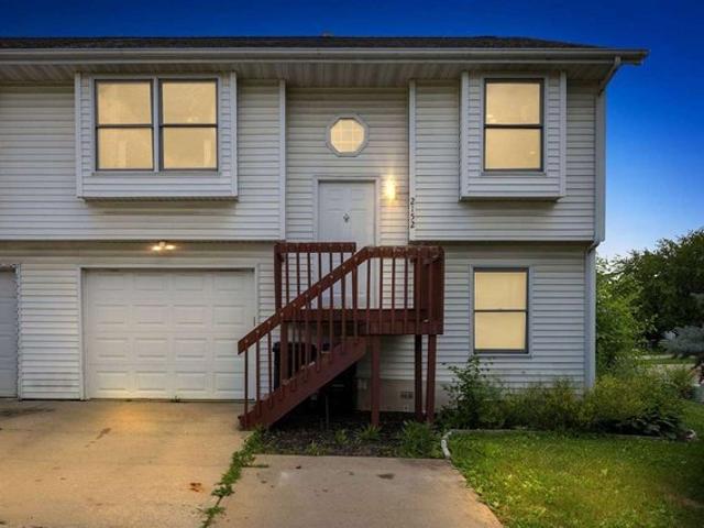 2152 10th St, Coralville, IA 52241
