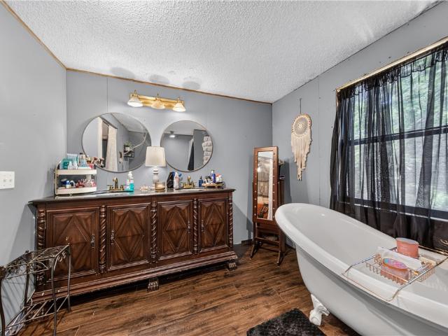 21533 Shady Black Oak