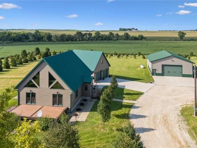 2153 Central City Rd, Central City, IA 52214