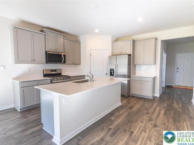2153 Isabel Lane
