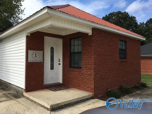 215 3rd Ave NW, Arab, AL 35016