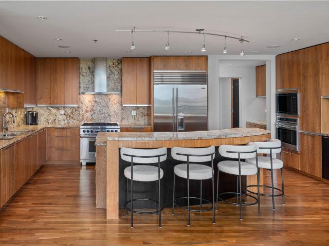 215 10th Avenue S # 910