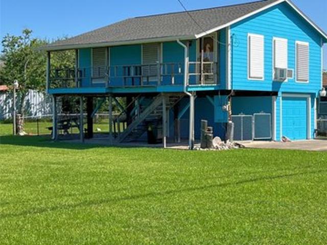 215 12th St, San Leon, TX 77539