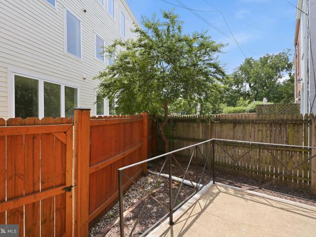 215 15th St NE, Washington, DC 20002 | MLS #DCDC2272