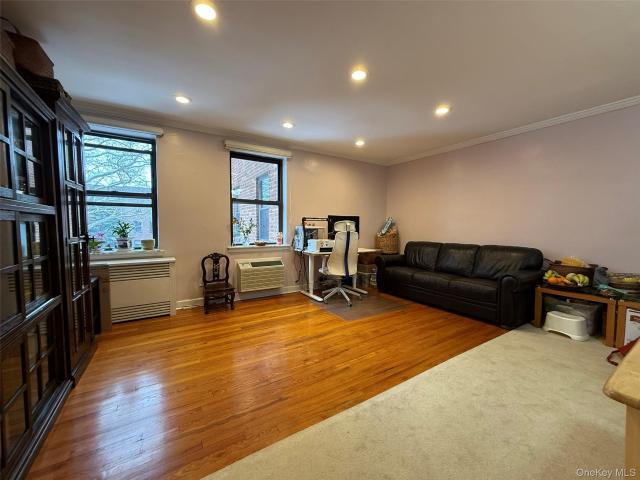 215 1 th Avenue 2C