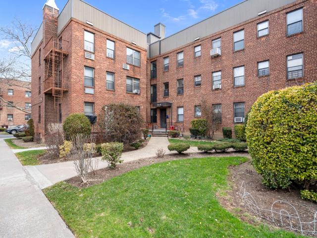 215 1 Ave 2B